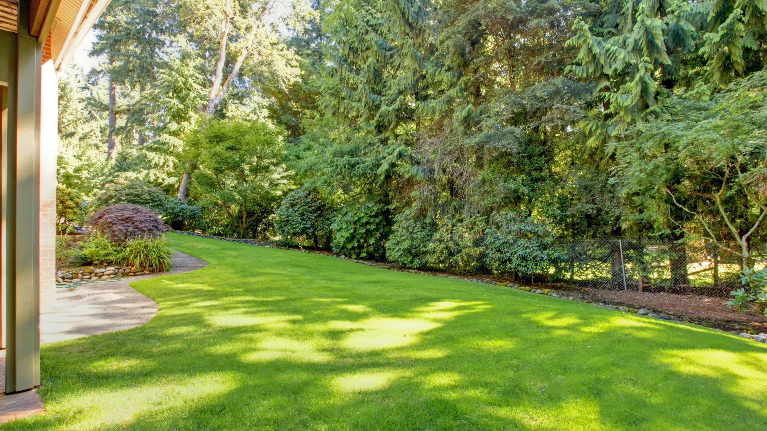 Quels sont les meilleurs moyens de garder mon gazon vert et en bonne ...